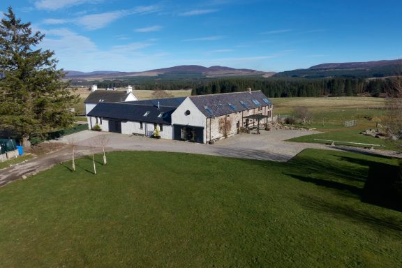 Luxury dog-friendly self-catering in the highlands of Scotland